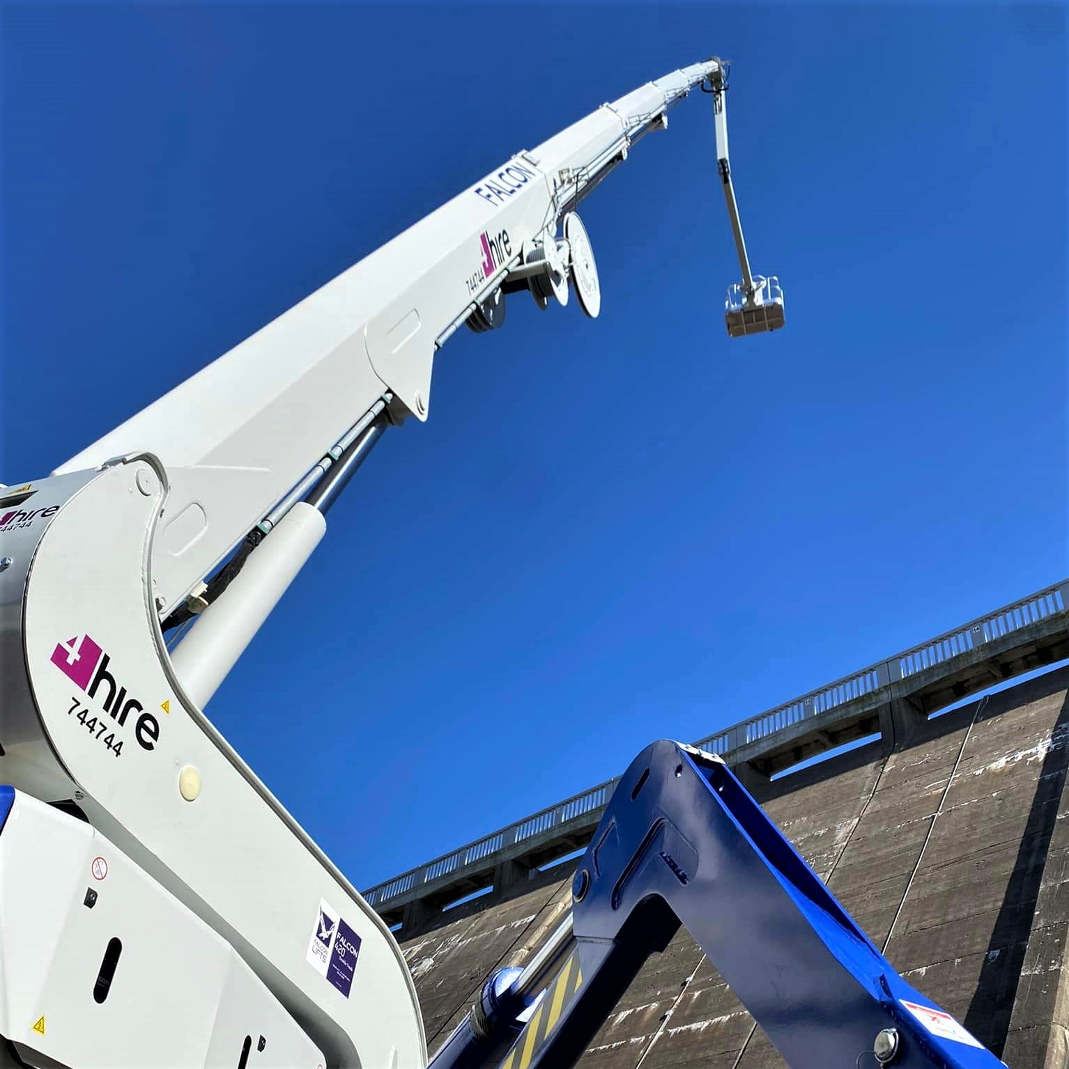 Falcon 42m Double Track Access Platform